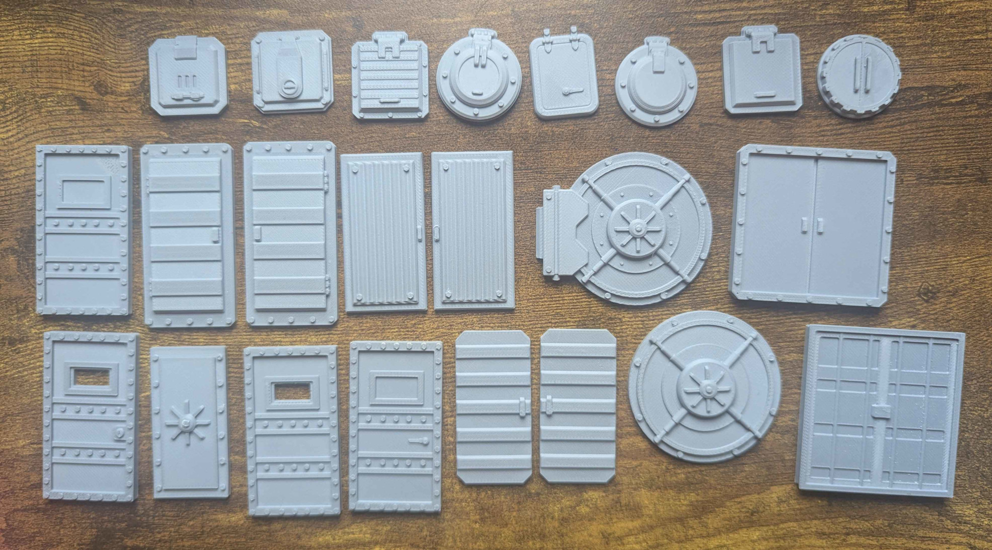 3D Printable: Doors and Hatches by Kreamrot