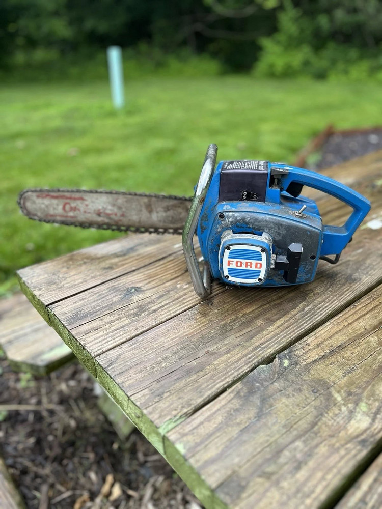 FS25 Ford Eagle Chainsaw by Outpost Dairy