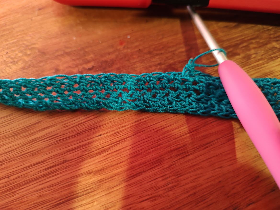 loops & ravels bookmark crochet pattern by ziggy