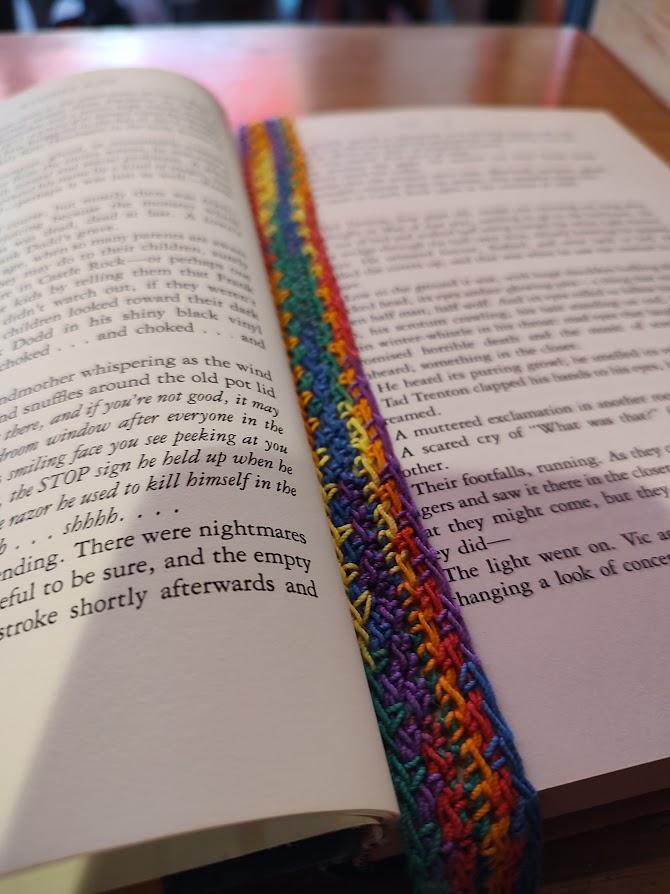 loops & ravels bookmark crochet pattern by ziggy